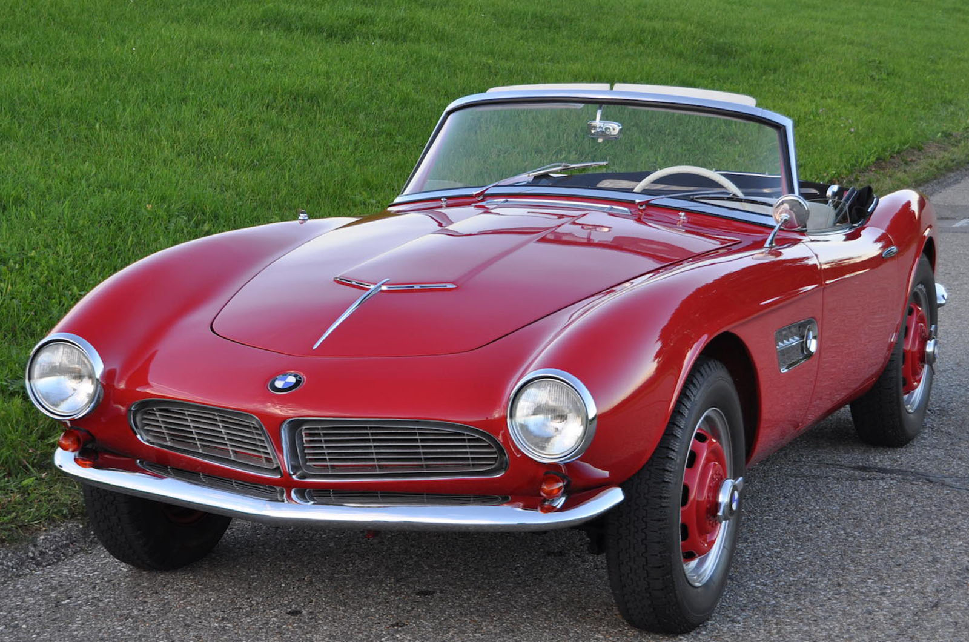 30 classic V8 roadsters