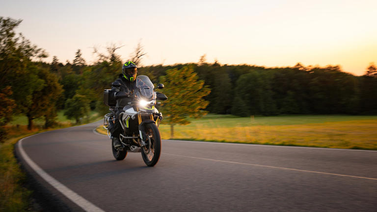 How To Avoid Wrist Pain While Riding A Motorcycle