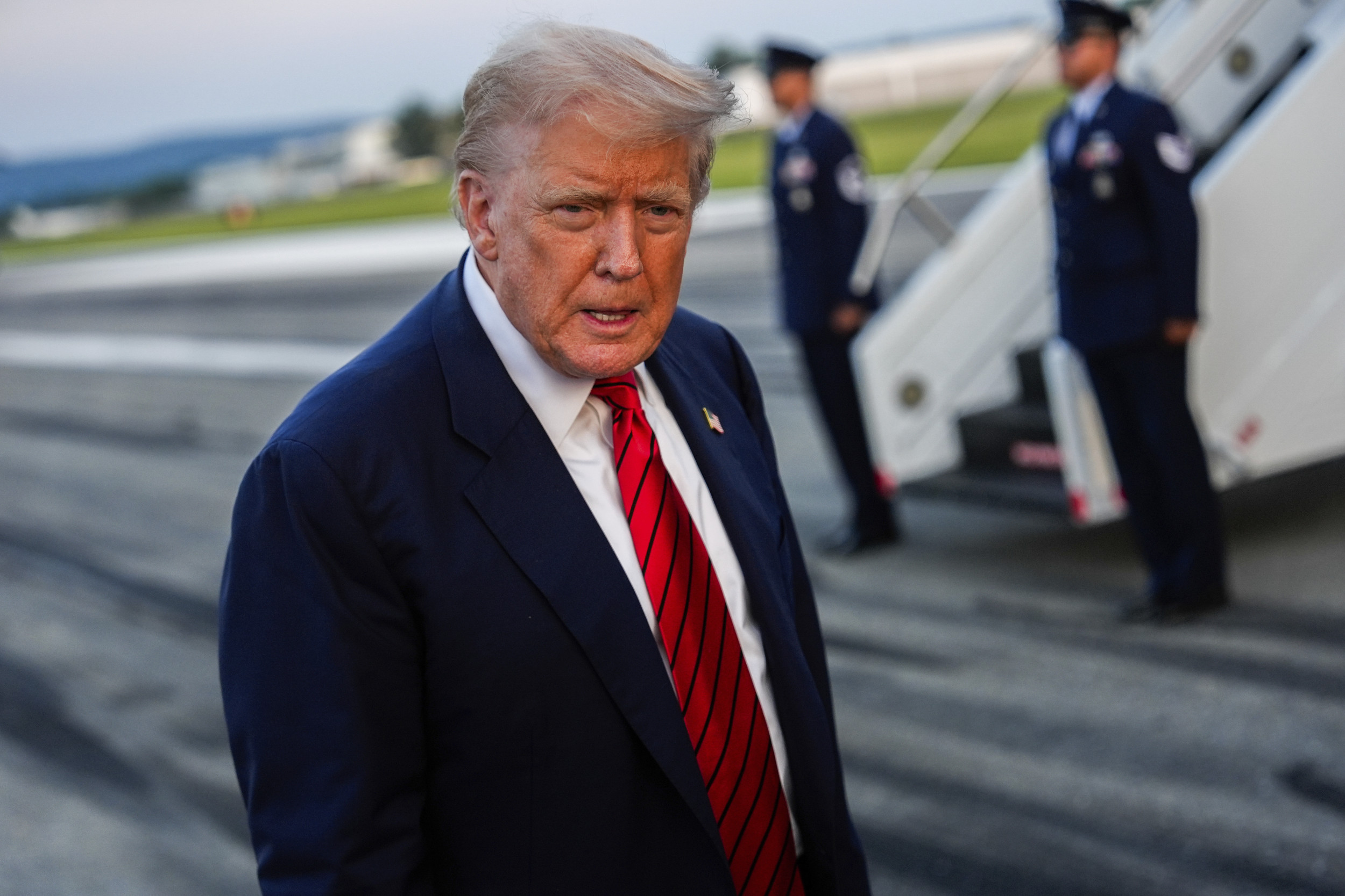 US scrambles fighter jets after unauthorized aircraft fly over Trump