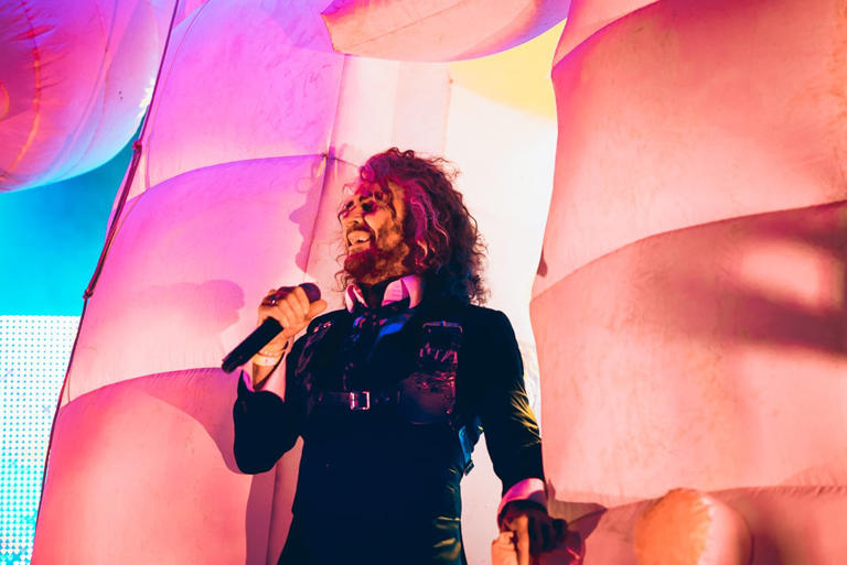 Flaming Lips. Wayne Coyne ricoverato per polmonite: a rischio le date ...