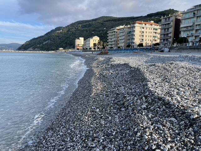 Chiavari: “Il mare la notte trasforma l’arenile in pericolose ‘dune'”