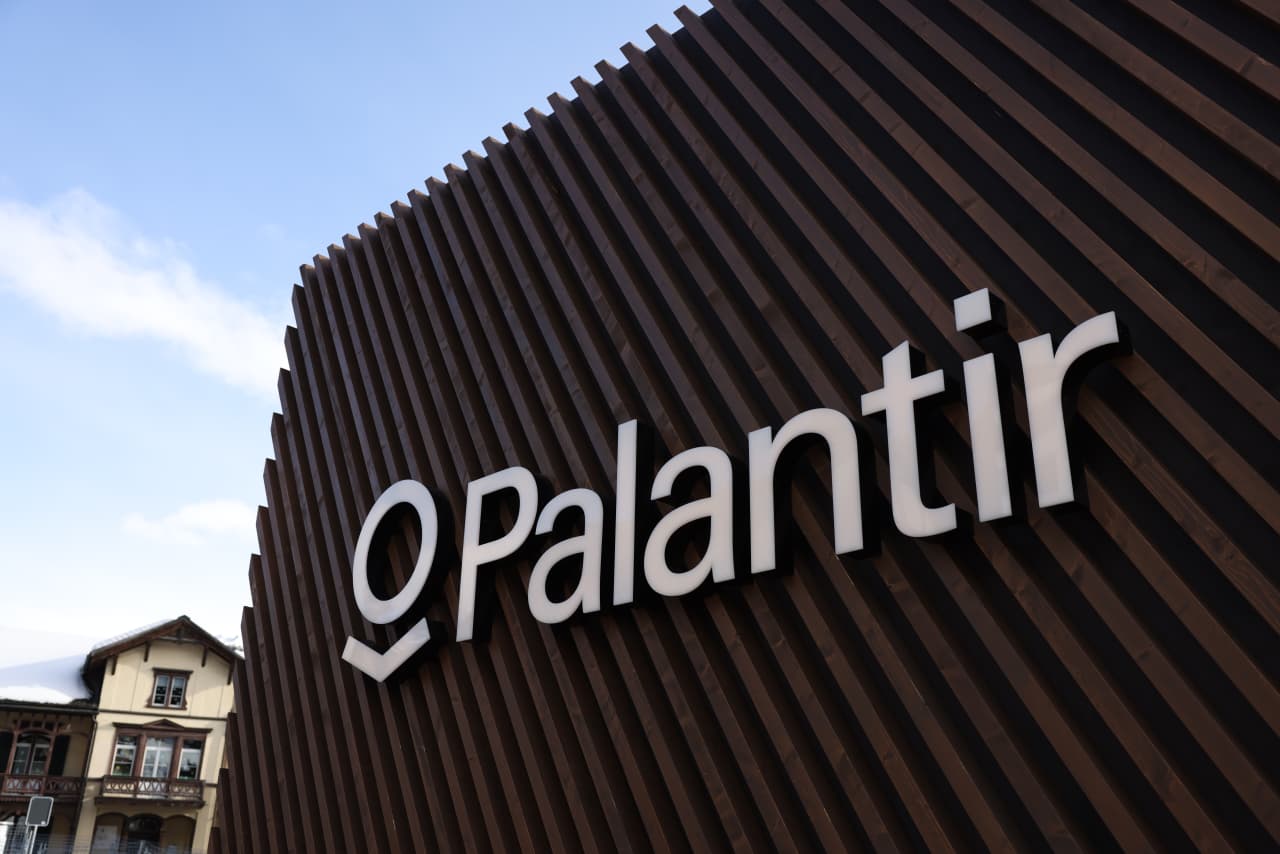 Palantir Stock Jumps After Earnings. Why It’s the ‘Best Story’ in Software.