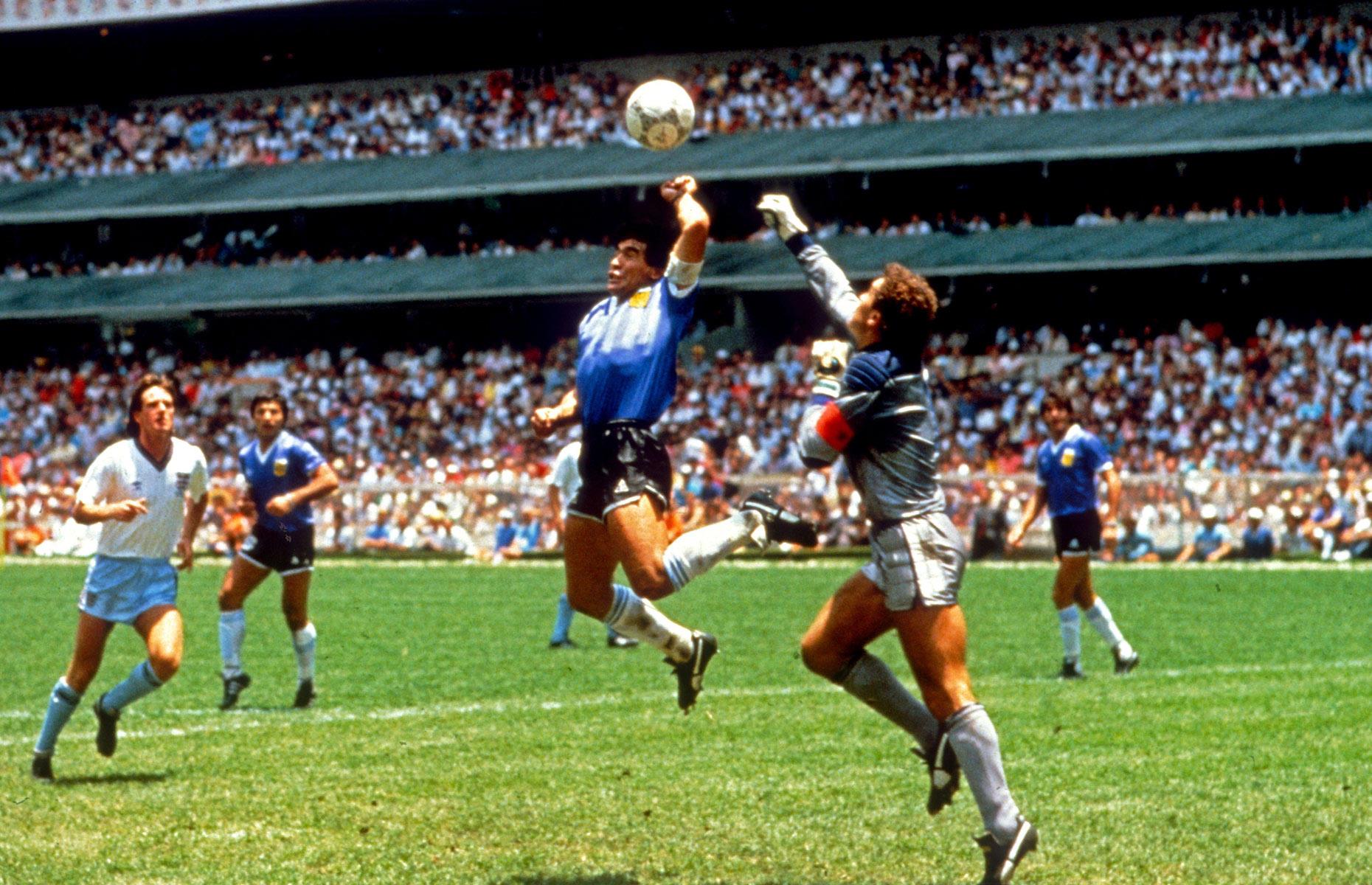 Fotografías inéditas de la historia del deporte: De la “mano de Dios ...