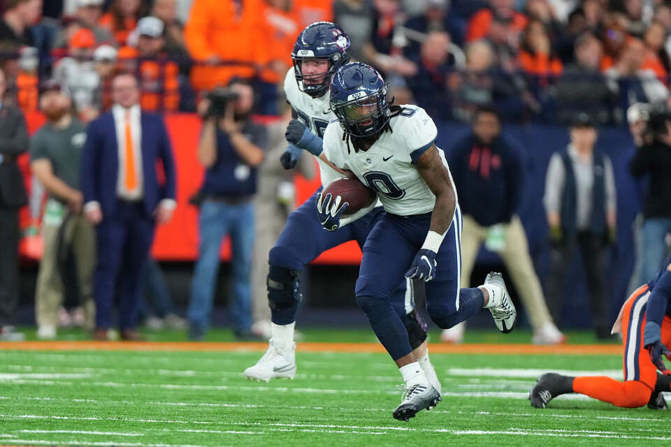 Is UConn running back Cam Edwards ready to be 1,000-yard rusher for the ...