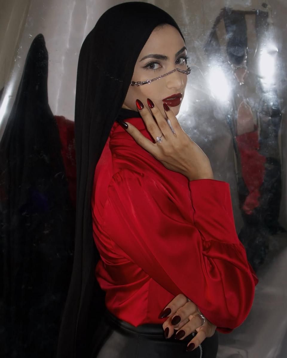 Deretan Inspirasi Makeup Bold a la Influencer Munira Agile, Elegan!