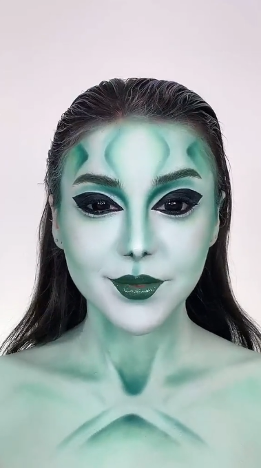 Celestial Glam Space Girl Makeup Inspired by a Lunar Eclipse