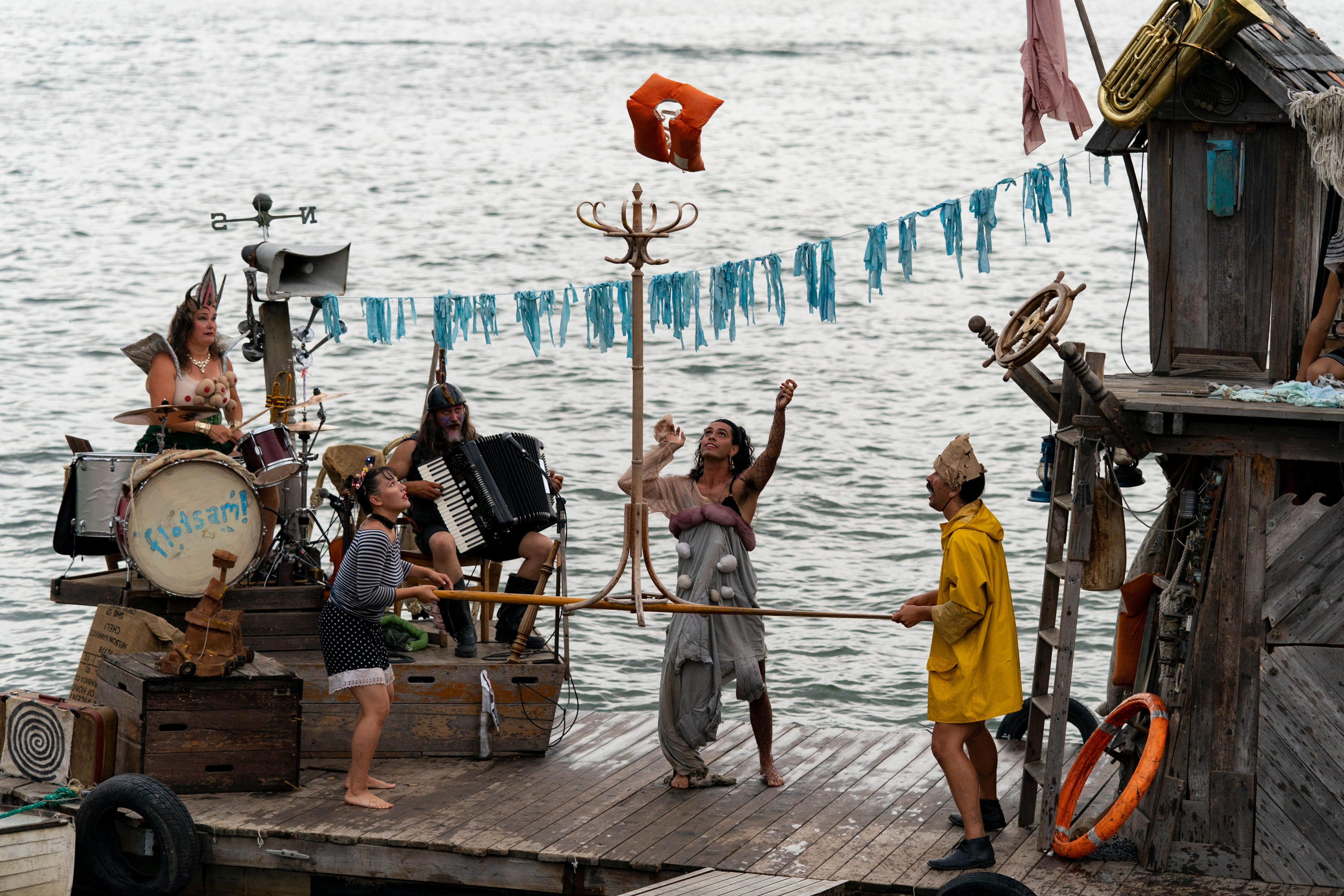 Flotsam River Circus to tour Erie Canal and Hudson River with free ...