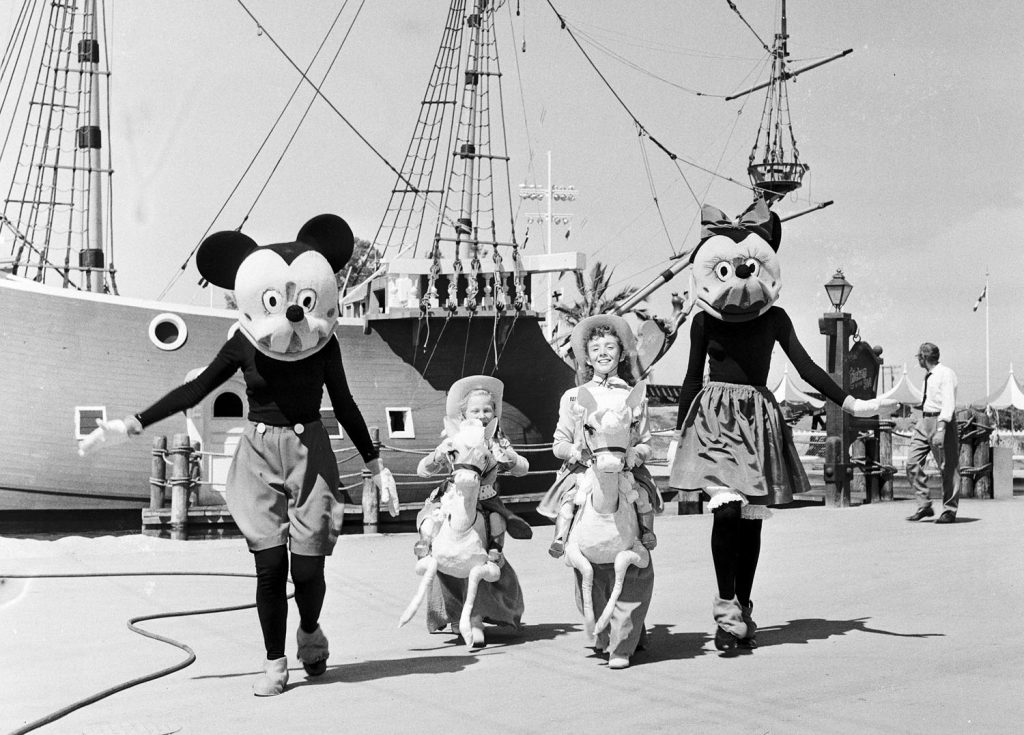 30 Nostalgic Pics from Disney’s Magical Past