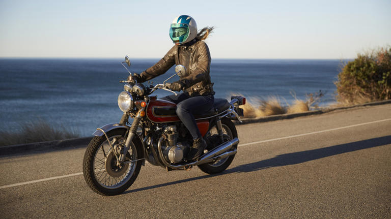 How To Avoid Wrist Pain While Riding A Motorcycle