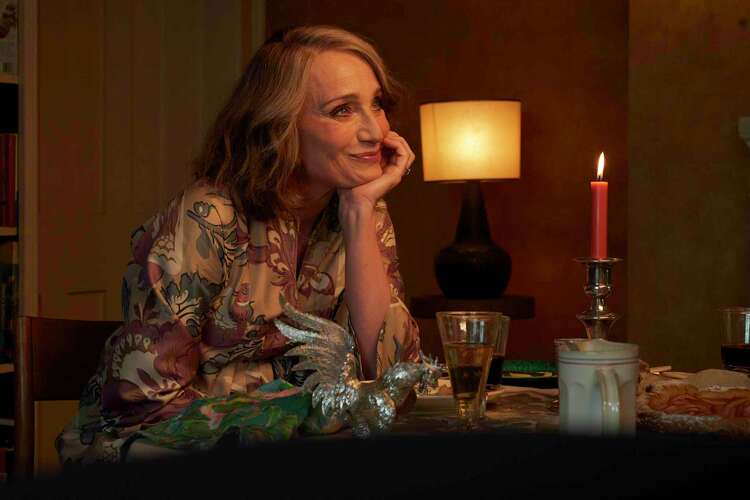 Review: Scarlett Johansson, Sienna Miller and Emily Beecham are sisters ...