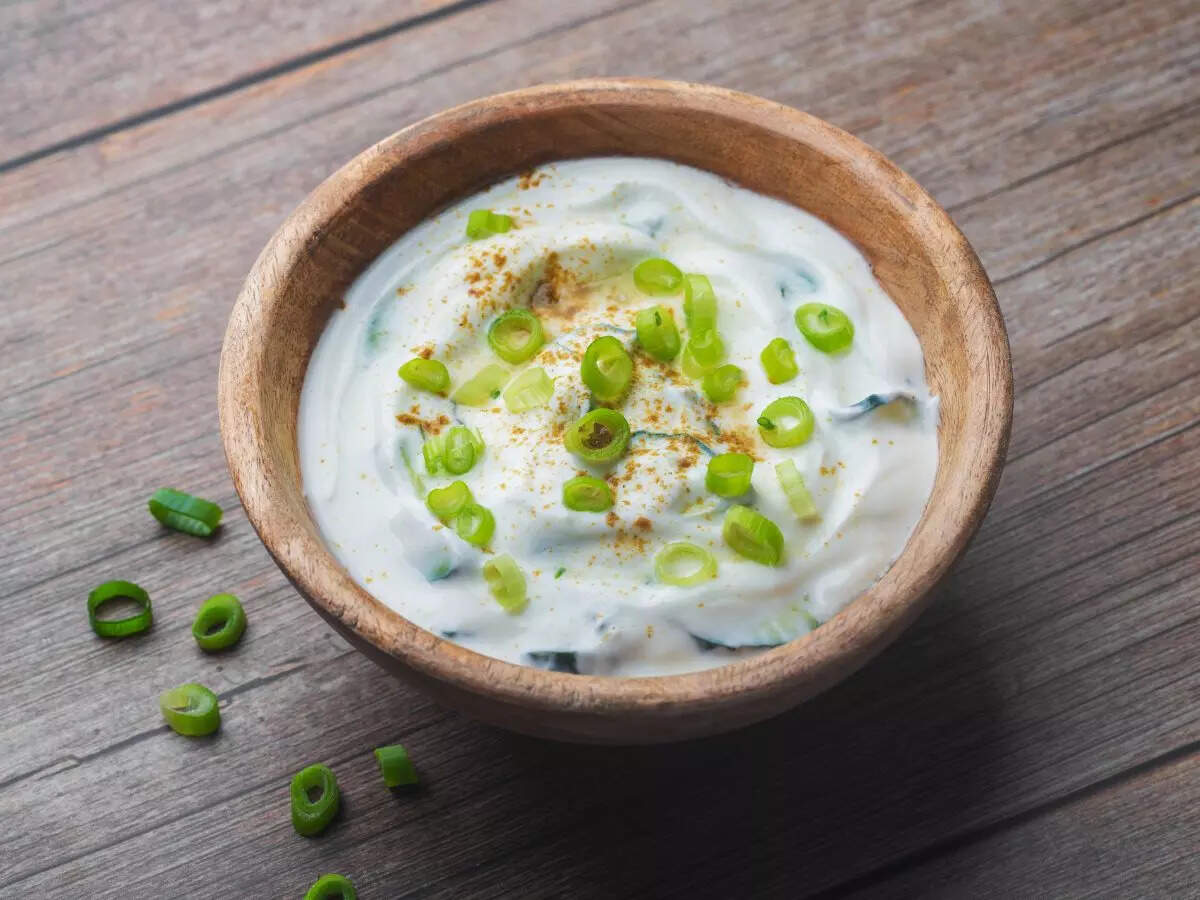 What happens when you add raw ginger and chia seeds to cucumber raita?