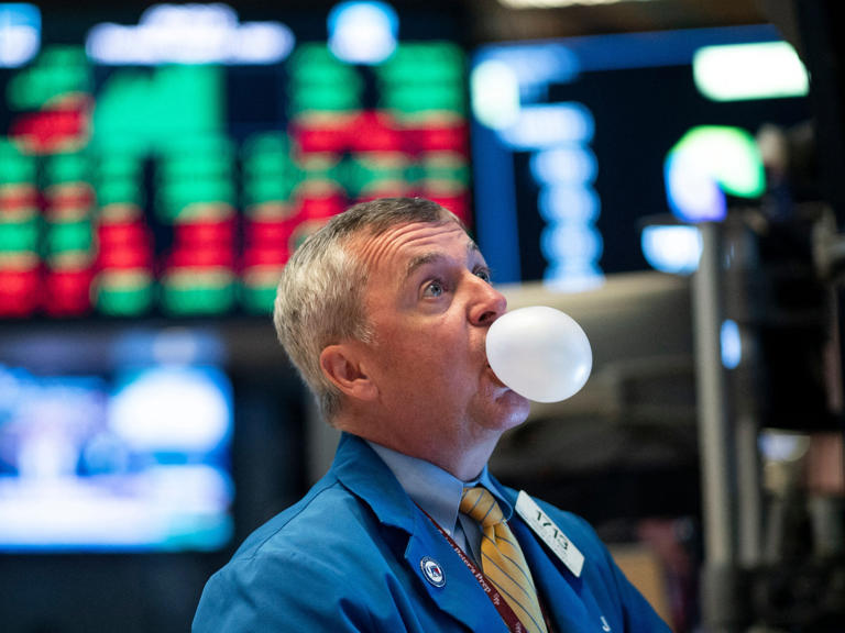 Fed rate cuts could spark a new stock bubble, SocGen says. Here's the ...