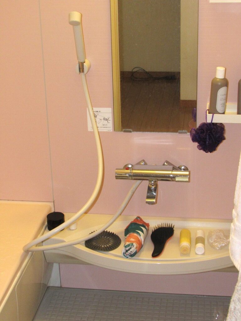 How I Take Care of My Natural Hair While Traveling