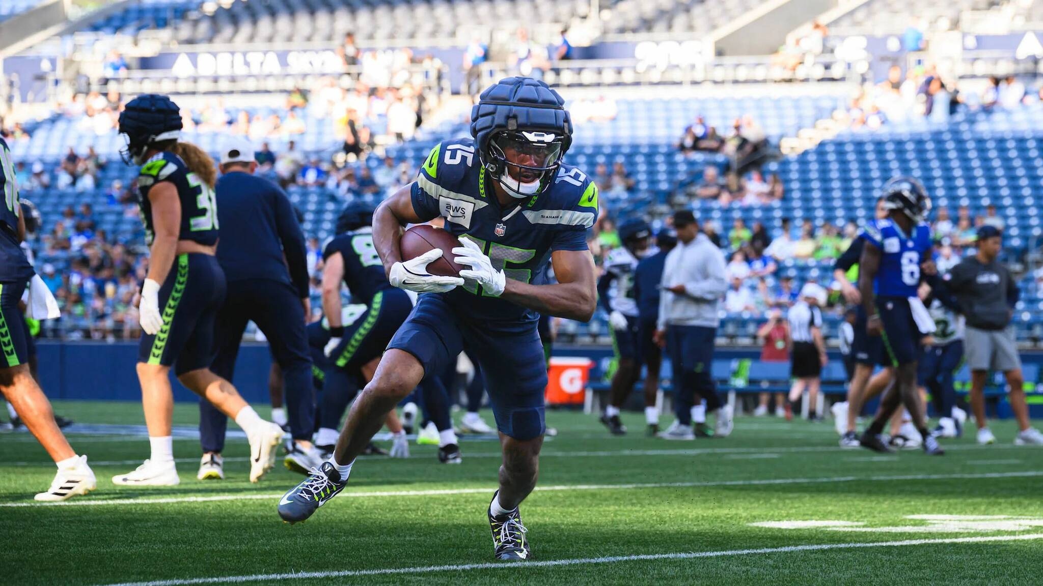 Kenneth Walker rests ‘soreness’ at Seahawks fan fest