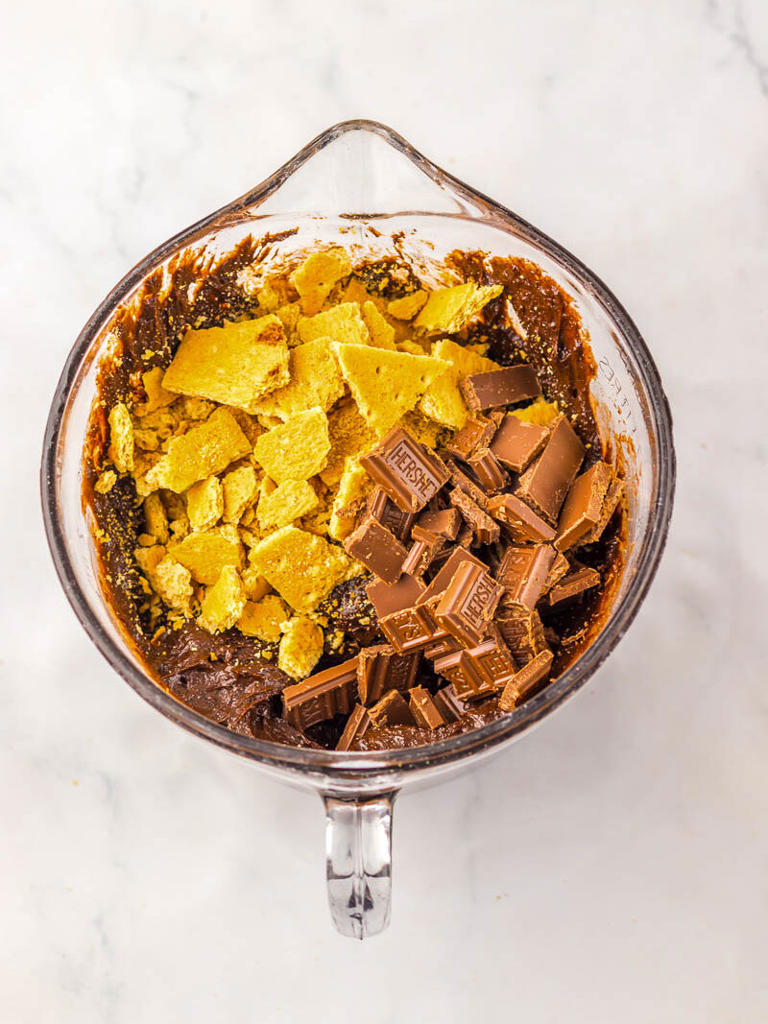 Gooey Slow Cooker S’mores Cake: No Campfire, No Problem