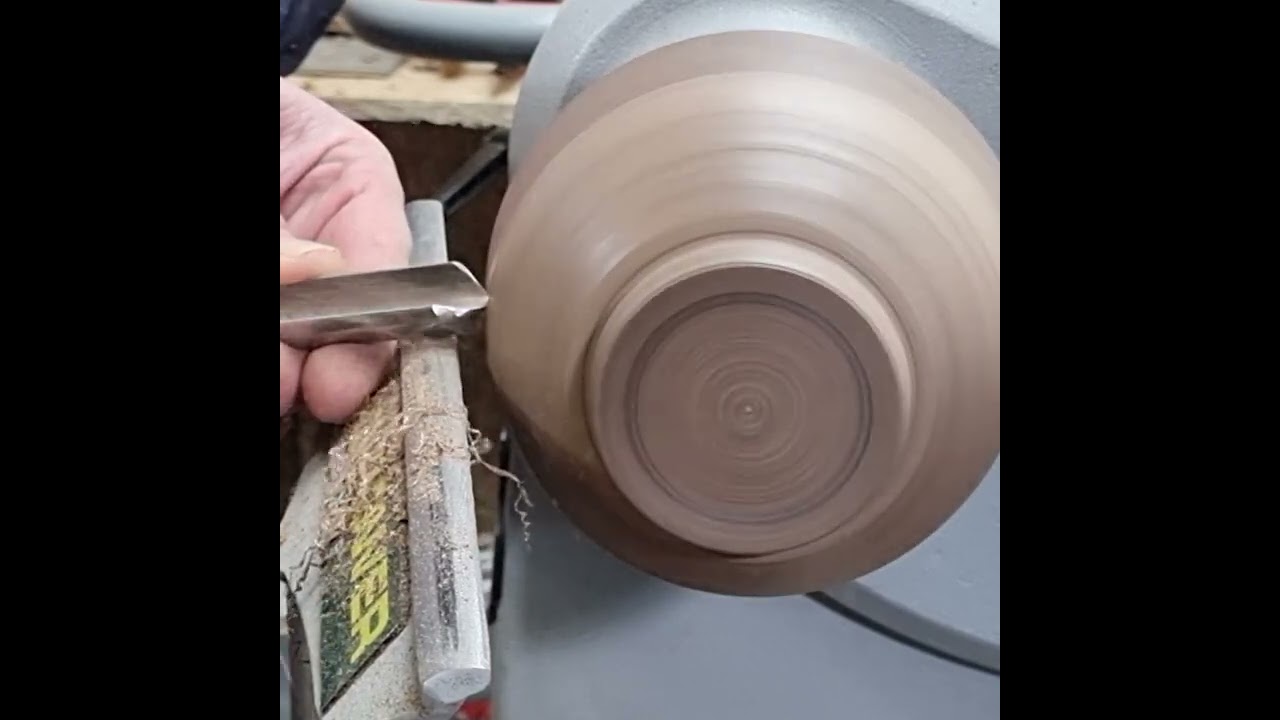 Light finishing cut with a sharp tool - ASMR
