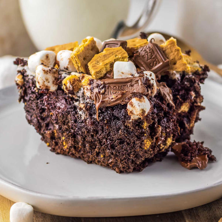 Gooey Slow Cooker S’mores Cake: No Campfire, No Problem