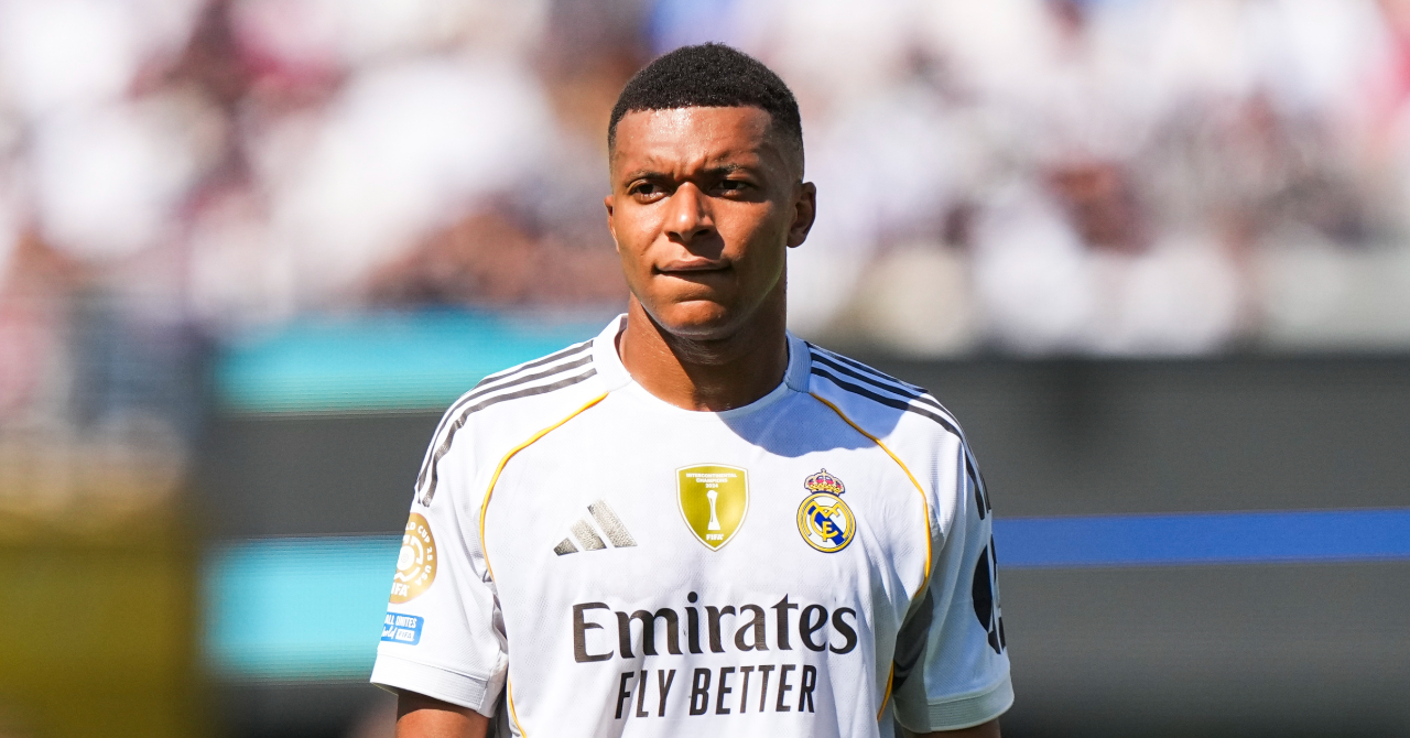 Mbappé frappe déjà… et se fait accoster en plein match