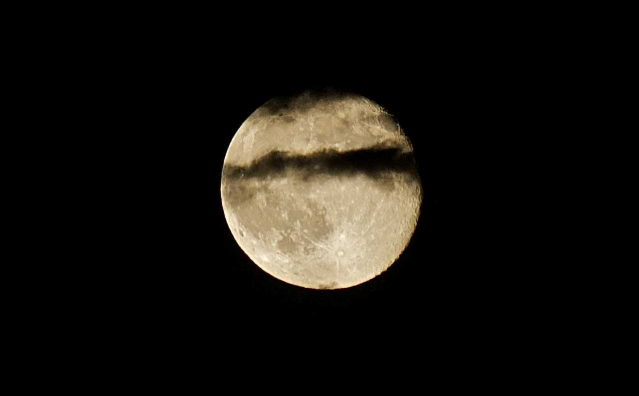 Full Moon, Planet Pairing, Meteor Showers Coming: Here's When To Keep ...