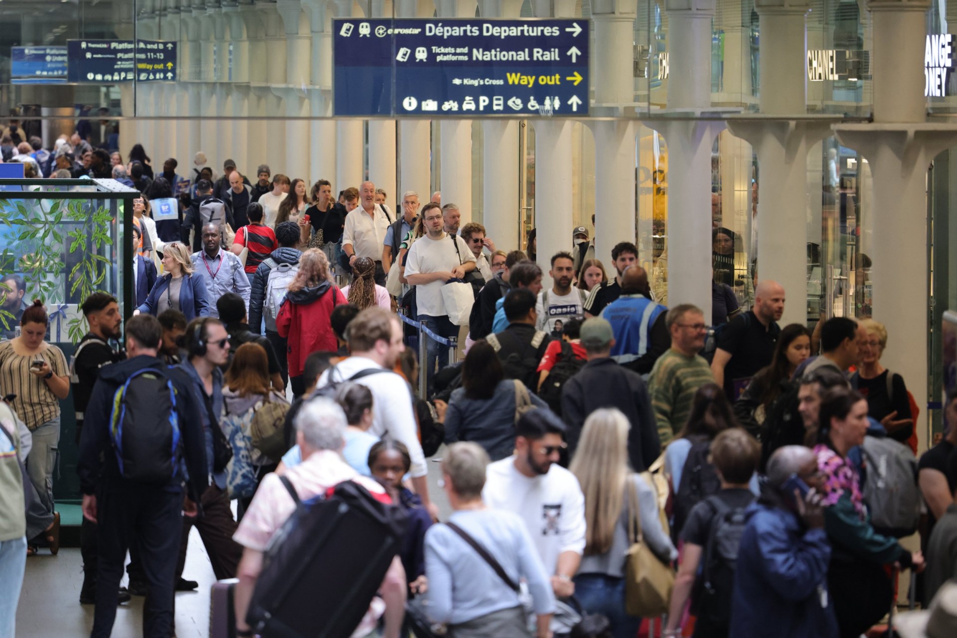 Eurostar cancels eight trains between London and Paris