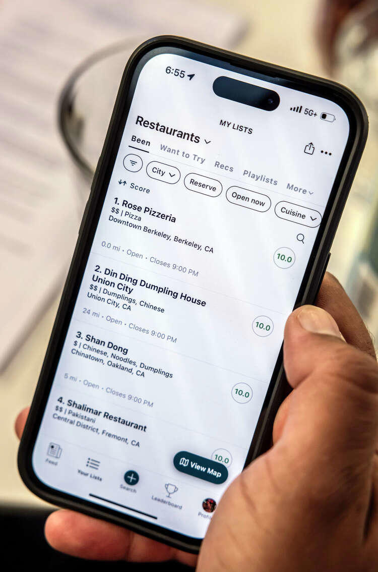 A new restaurant rating app is luring young Bay Area diners away from Yelp