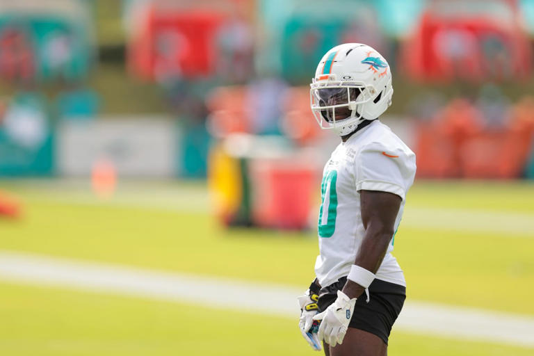 Tyreek Hill Seems to be Causing Multiple Issues at Miami Dolphins ...