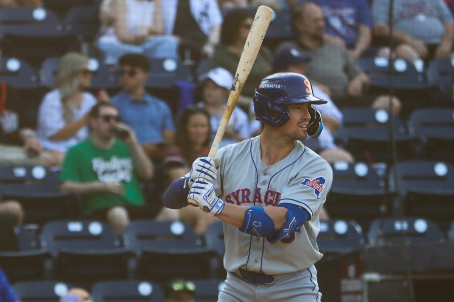 Mets continue to shine, beating Buffalo 4-3 on Sunday