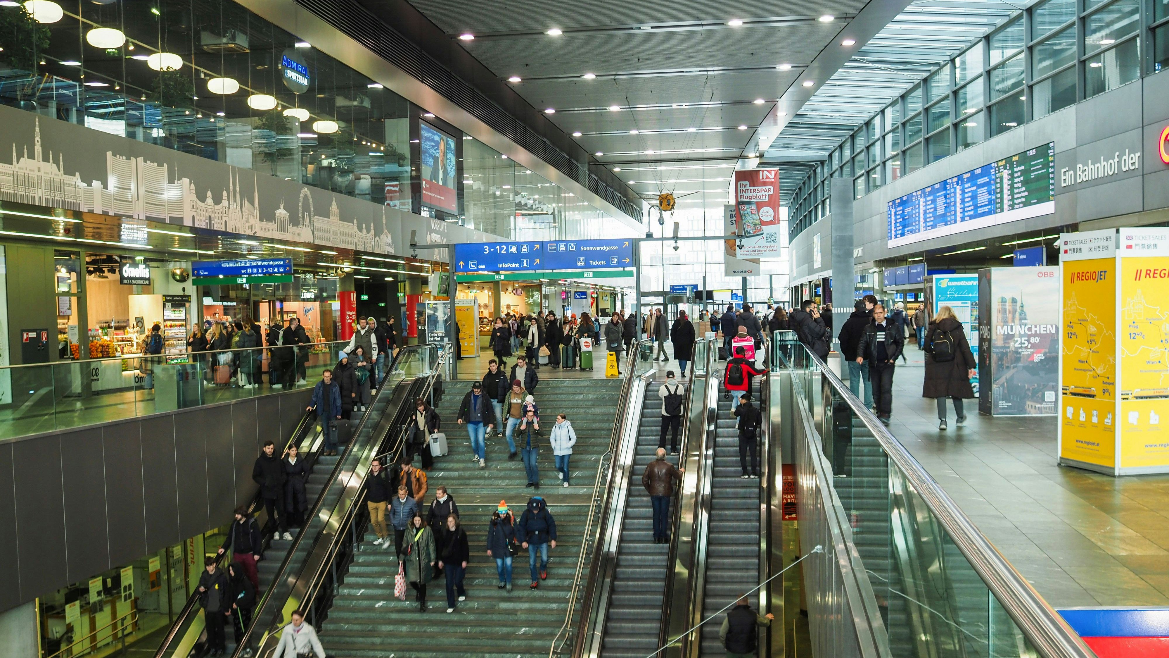 Passagiere am Wiener Hbf mit Messer bedroht