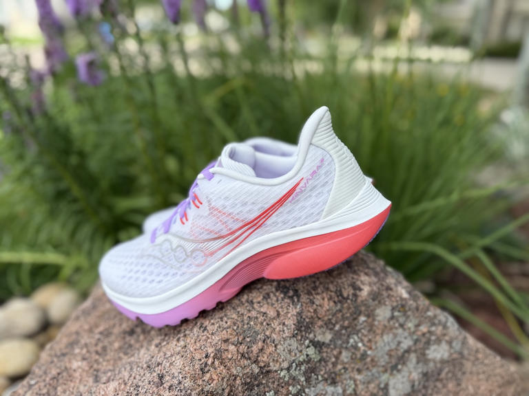 Saucony Kinvara 16 Review | Beats Every Other Lightweight Running Shoe