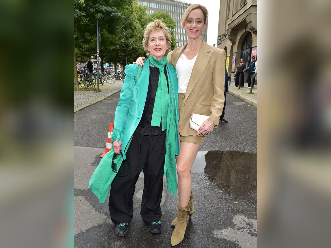 Beatrice und Judith Richter: Theaterbesuch von Mutter und Tochter