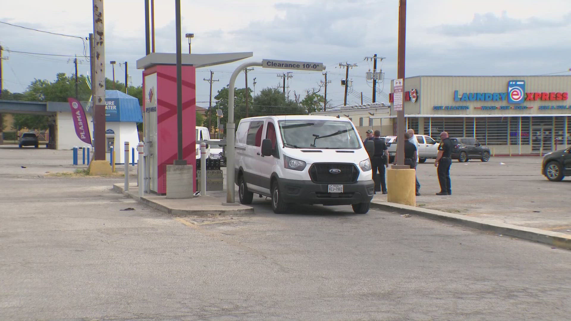 SAPD: Four masked men steal cartridges containing money at Bank of ...