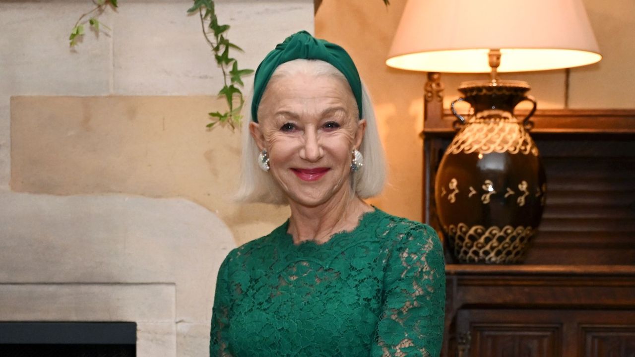 The retro styling in Helen Mirren's London living room is giving peak ...