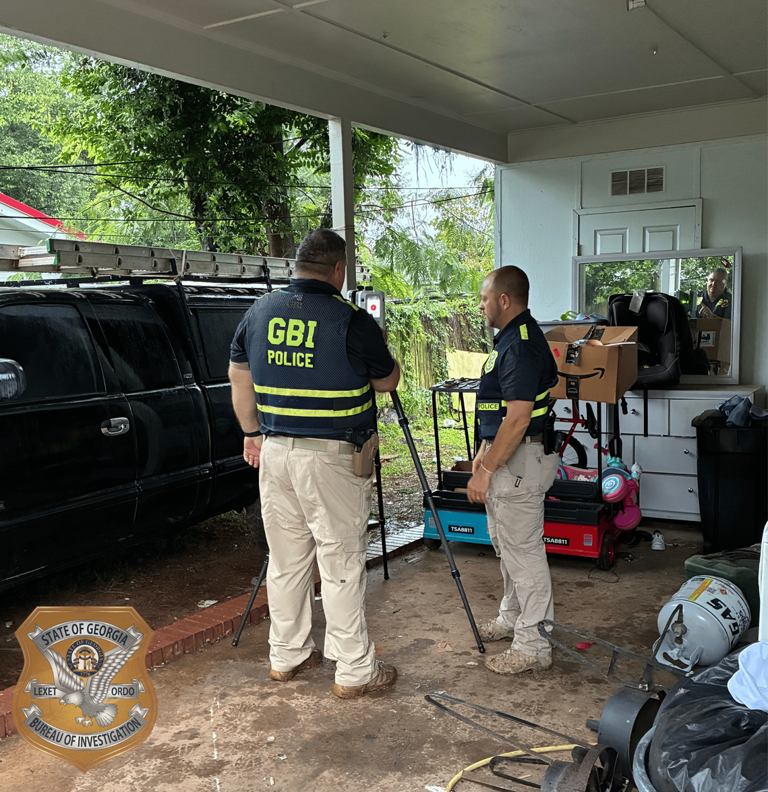 Police shoot armed suspect in standoff, alleged family violence in ...