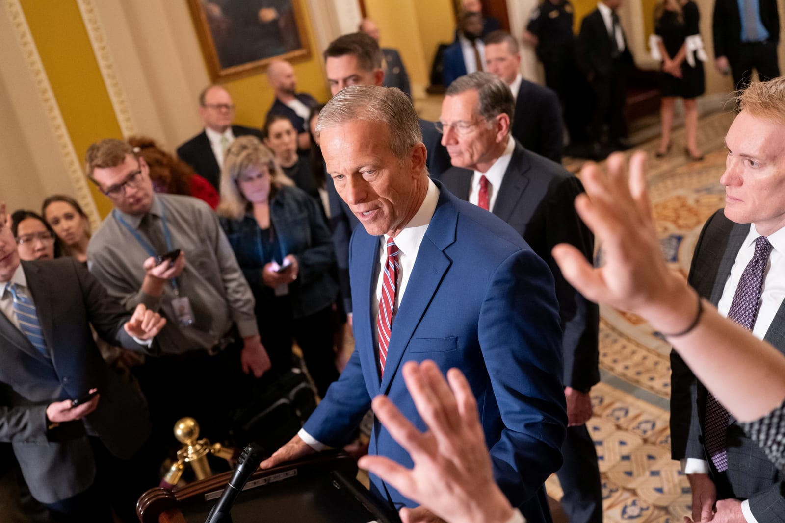 'Hot mess': Multiple senators quietly mull quitting over 'growing ...