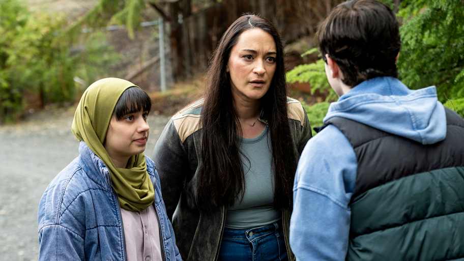 Resident Alien season 4, episode 9 recap: Everyone unknowingly teams up ...