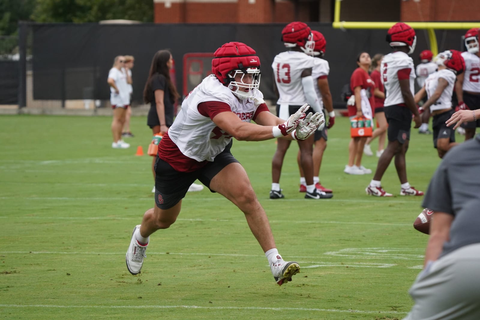 Miguel Chavis praises DE Taylor Wein’s development: ‘Can’t wait for y ...