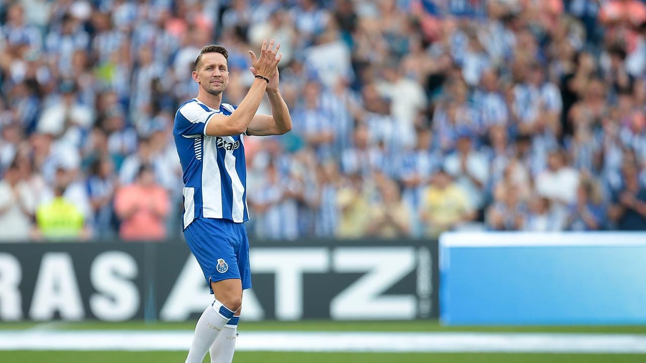 Com renovação de Luuk de Jong indefinida, FC Porto já avalia substituto ...