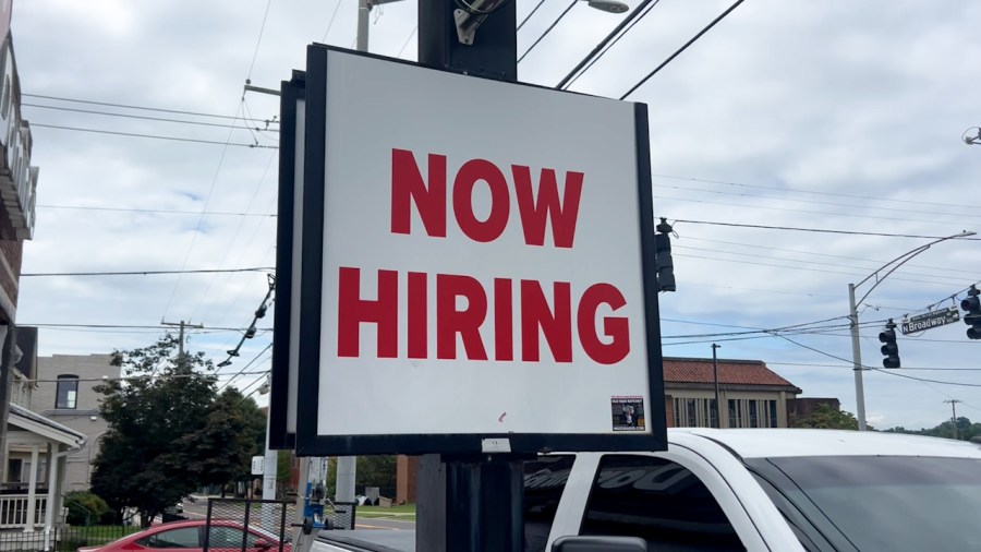 Tennessee economics professor breaks down current job market