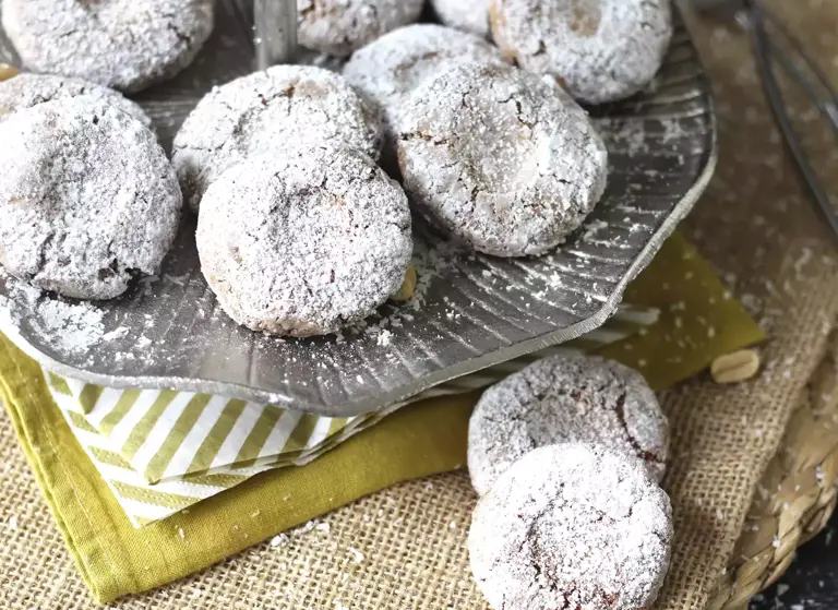 Biscuits ghriba aux amandes et à la noix de coco