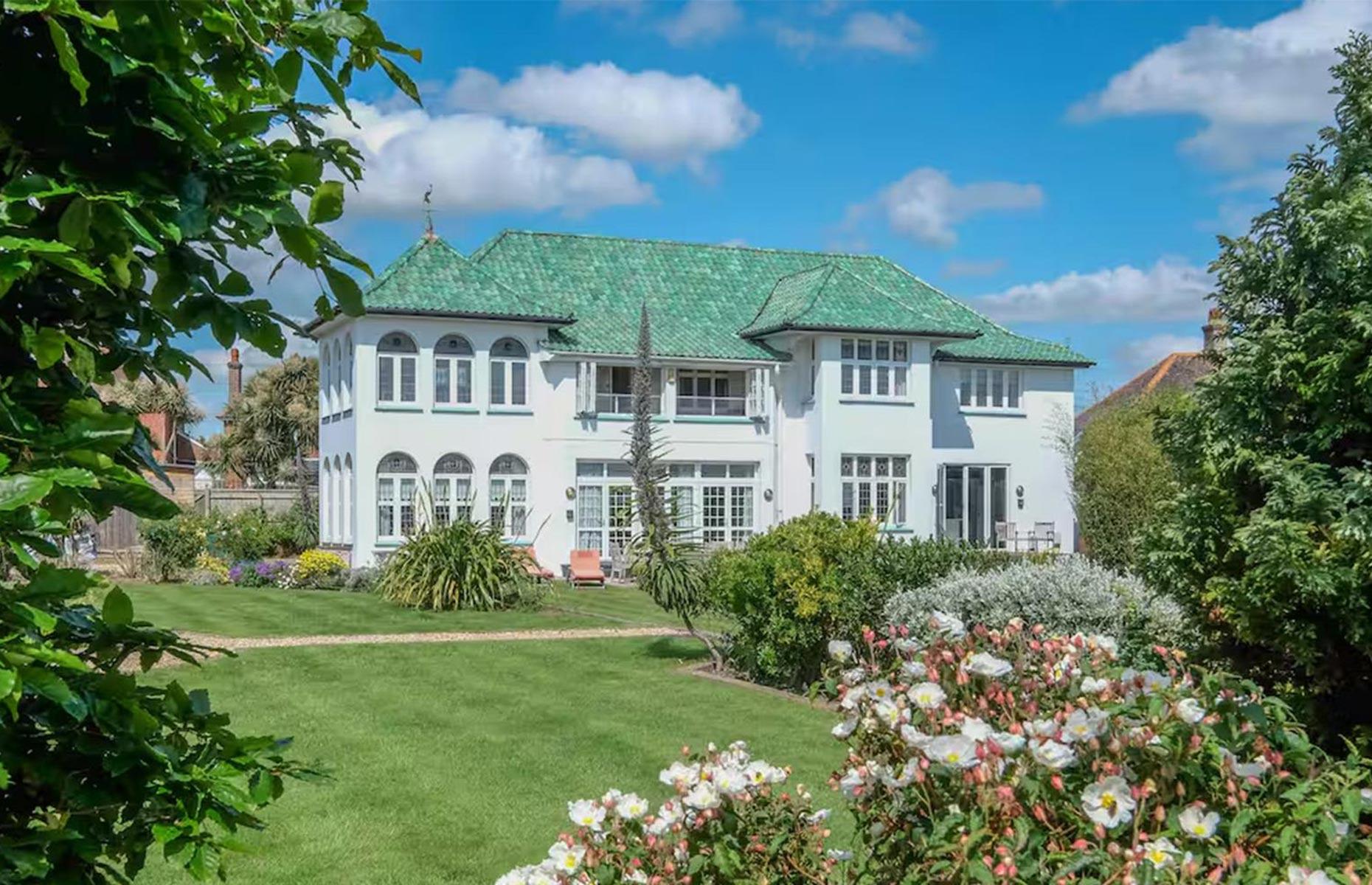 Inside 8 beautiful Art Deco mansions in Australia and beyond