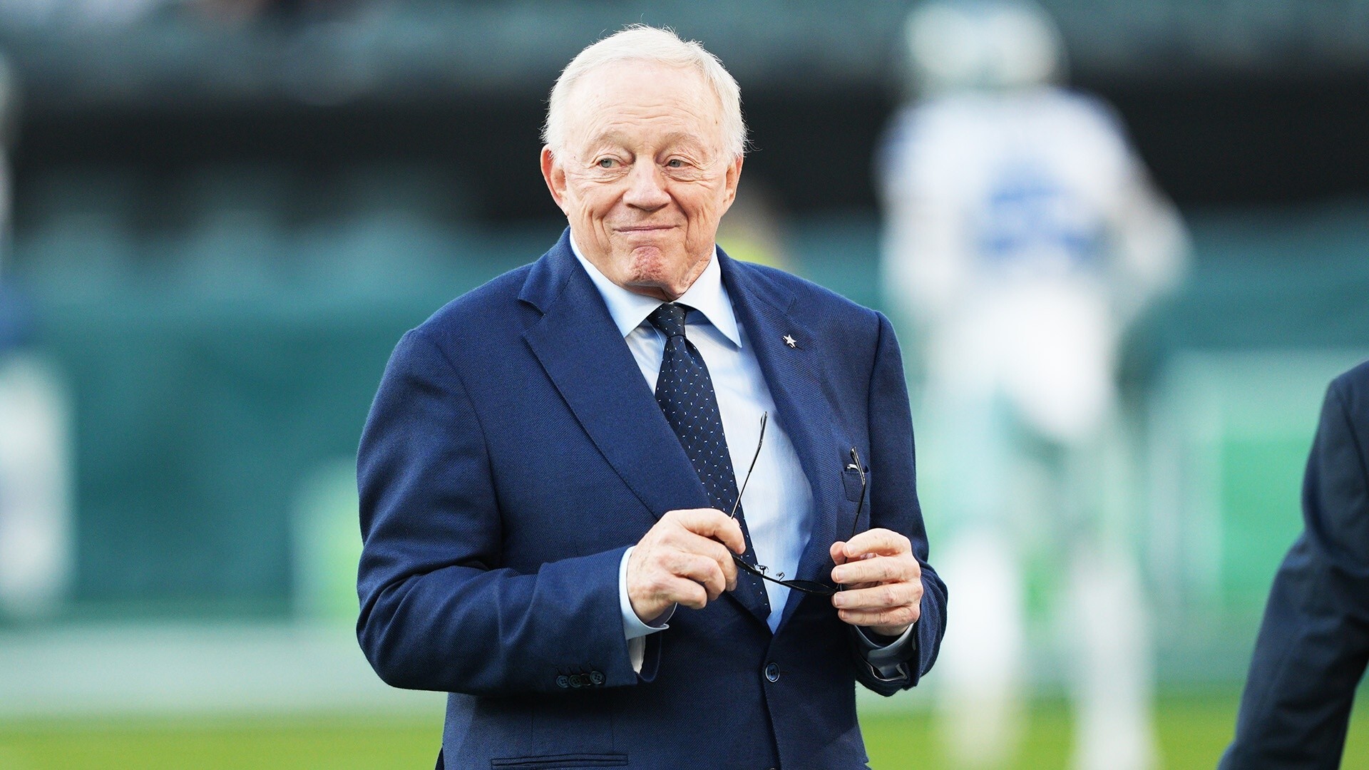 Jerry Jones keeps negotiating directly with players — and the NFL/NFLPA ...