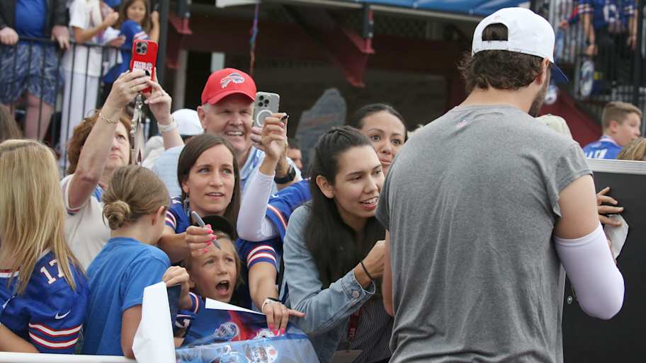 Josh Allen gets special Bills cheer reuniting with girl he met at ...