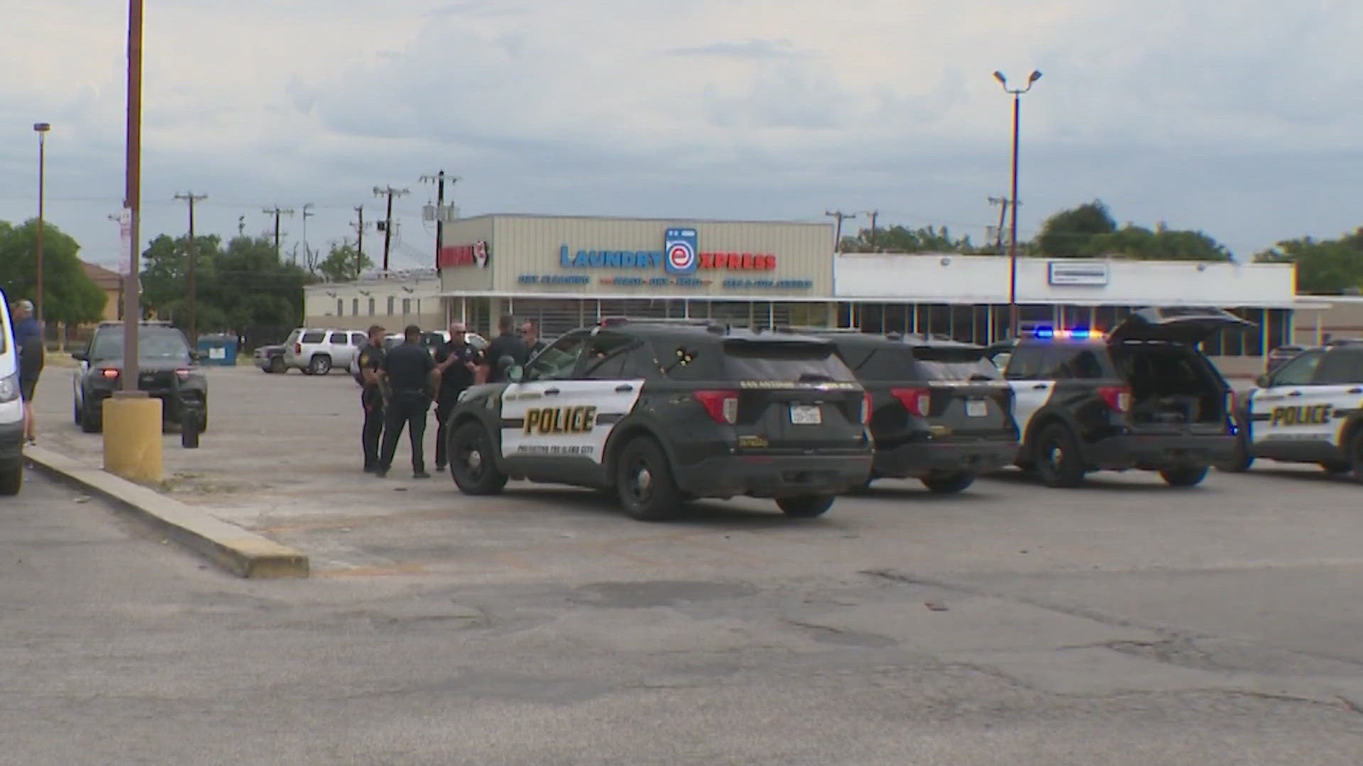 4 masked men steal from ATM being serviced in southwest-side San Antonio