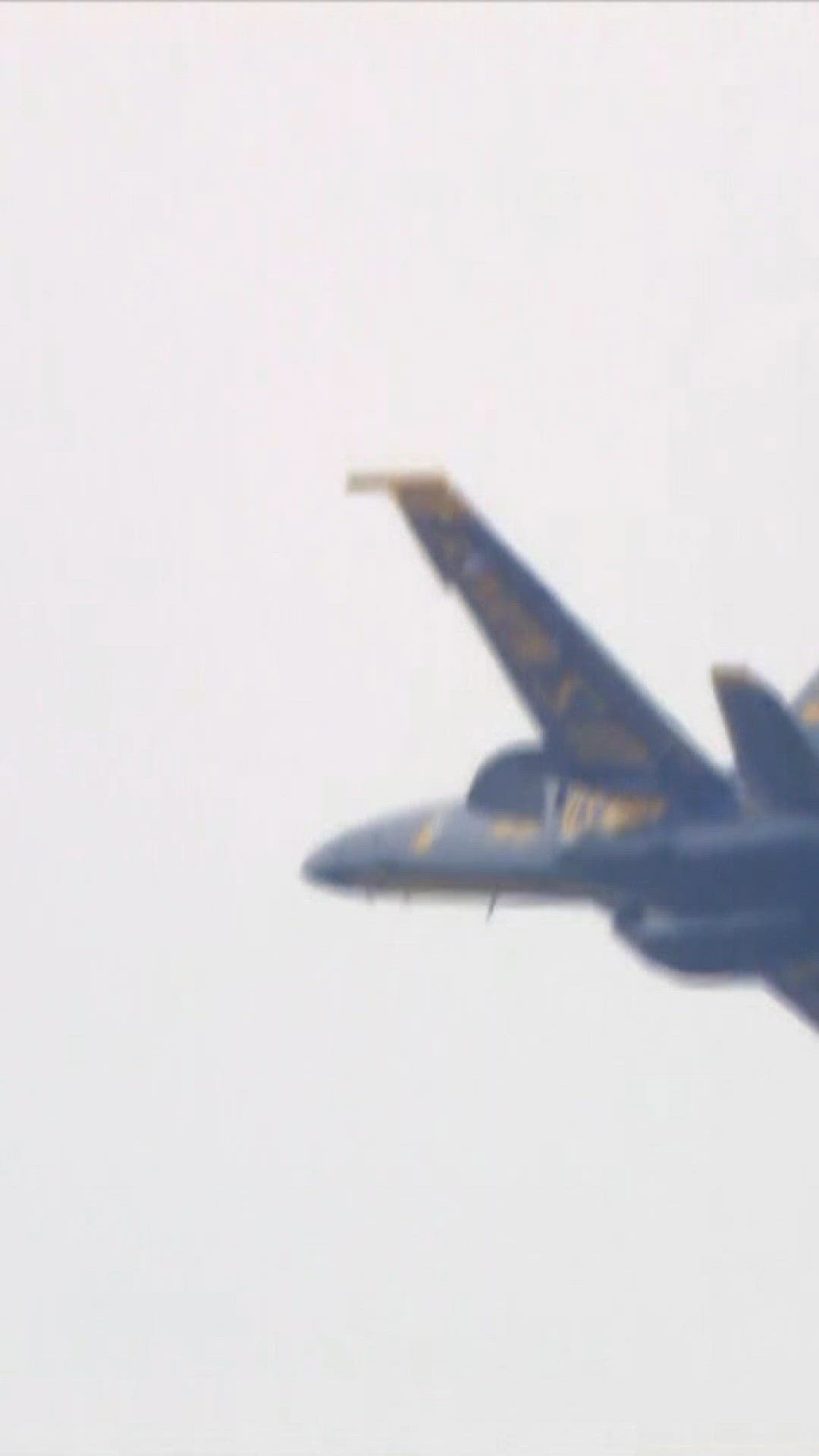 Blue Angels fly the Diamond Dirty Roll in Seattle