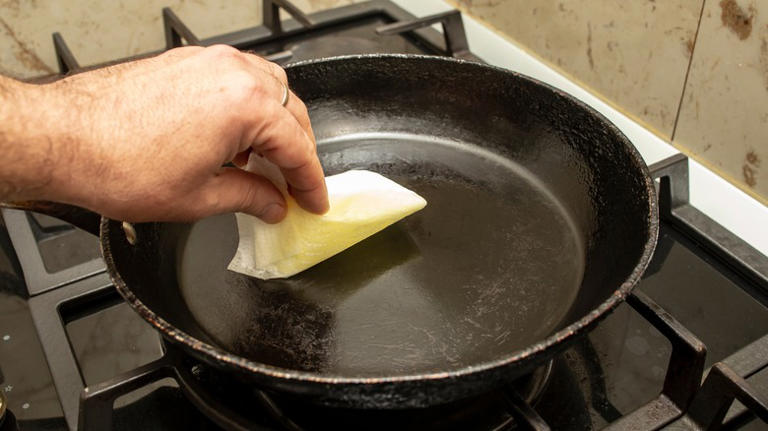 Martha Stewart's Easy Trick To Get Rid Of Cooking Oil (And Save Your Drain)