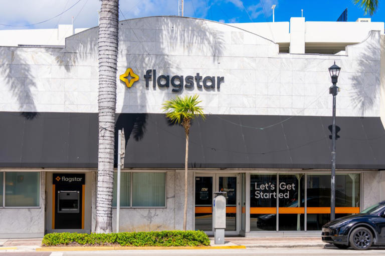 Ex-Flagstar CEO tipped off client on money-laundering probe, talked ...