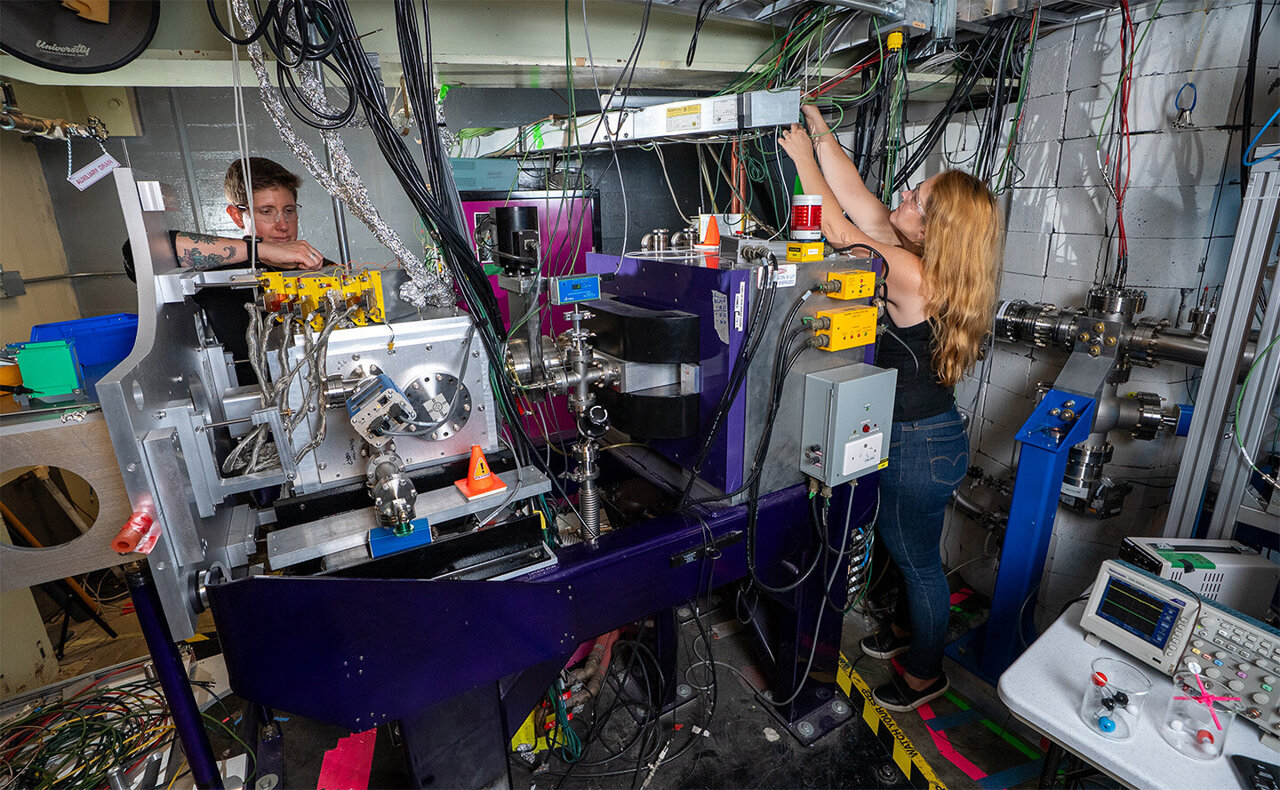 Atom-at-a-time technique sheds light on chemistry at the bottom of the ...