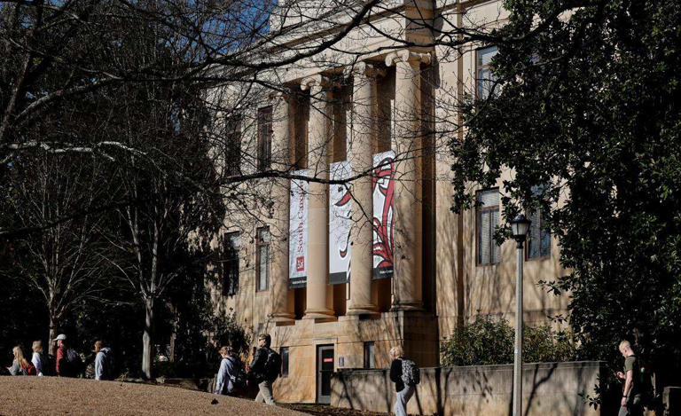 USC provost, head of all schools, resigns ahead of fall semester