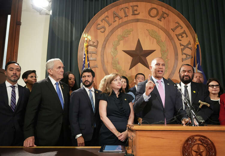 Texas lawmakers speak out after Abbott threatens to remove Democrats