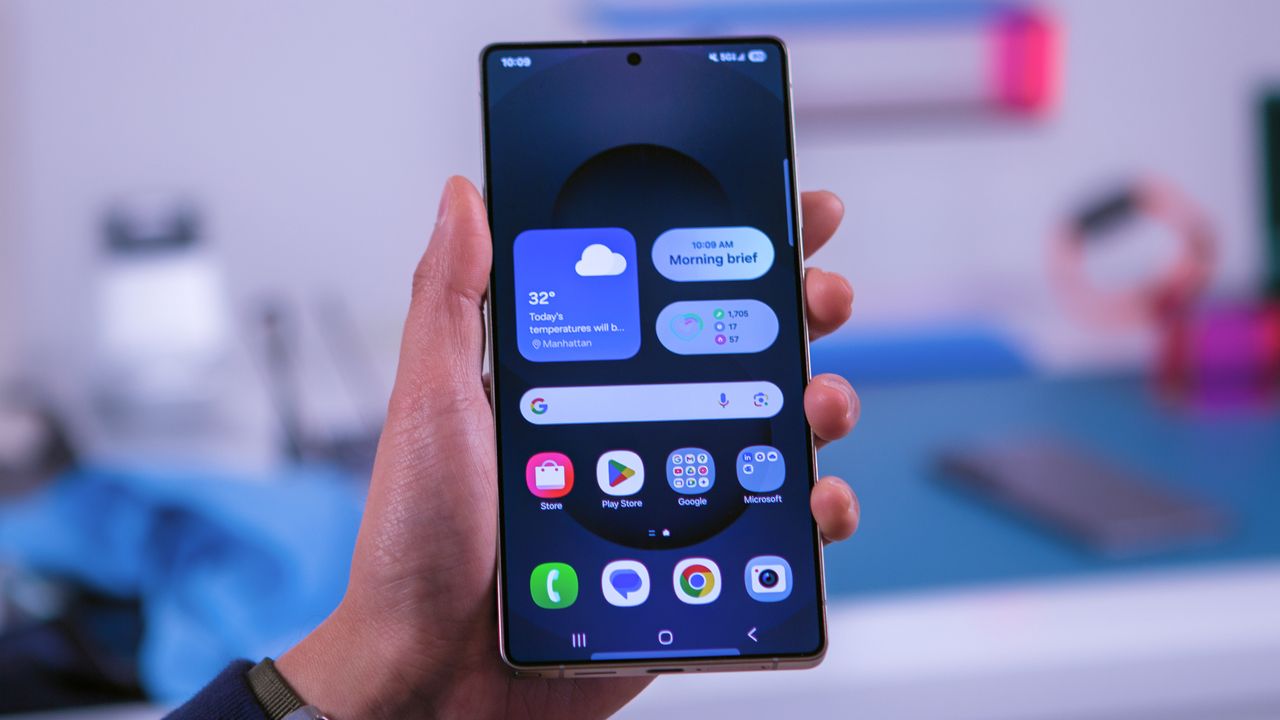 I'm all in on the Galaxy S26 after Samsung's display privacy teaser